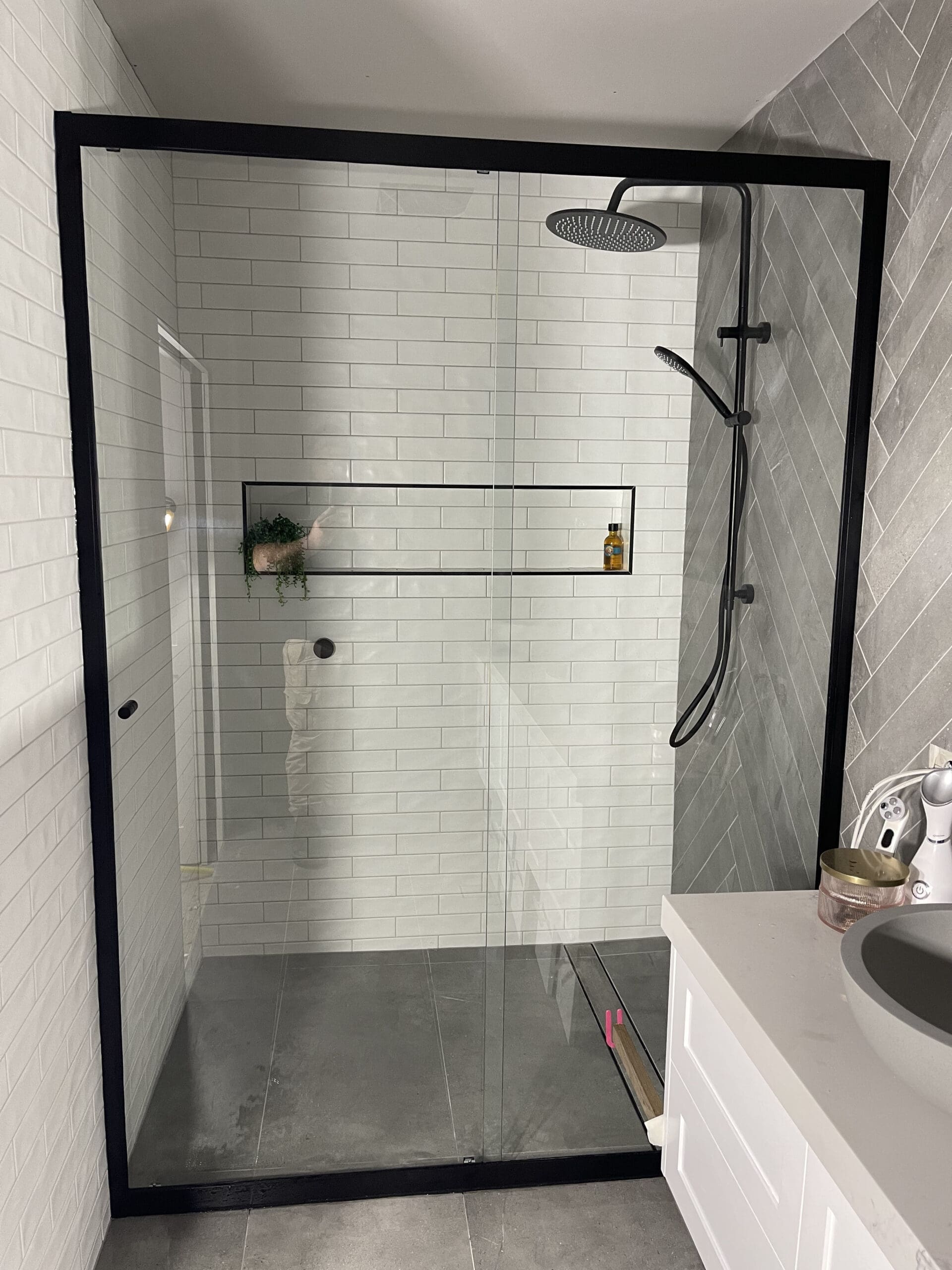 The Different Types of Showerscreens Explained | Casse Glass